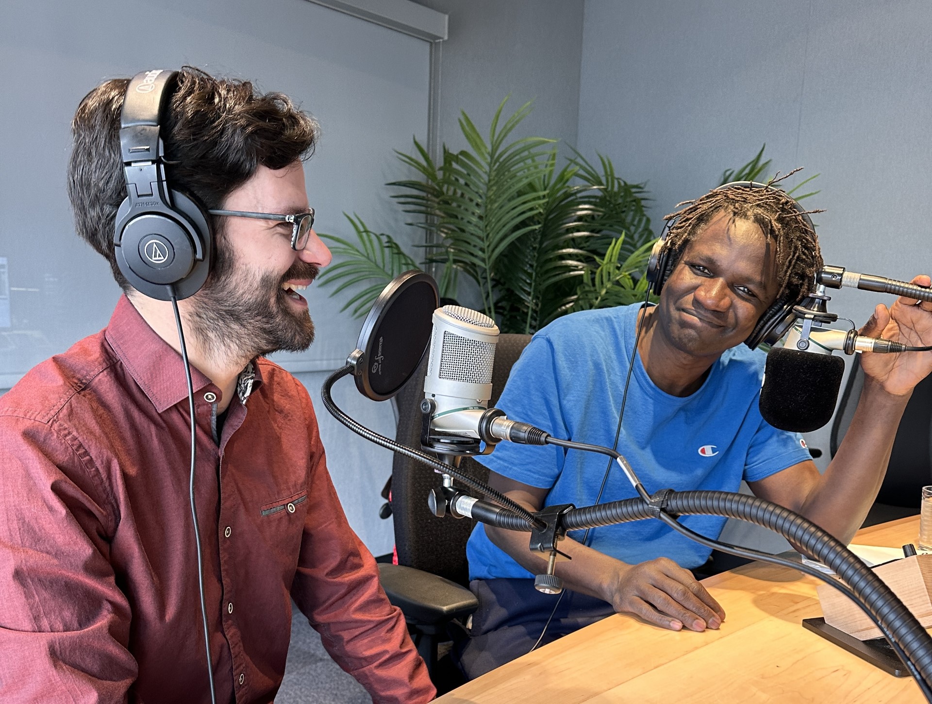 Boucar Diouf reçoit Philippe Jetté à l'émission Faiseux de rire ...